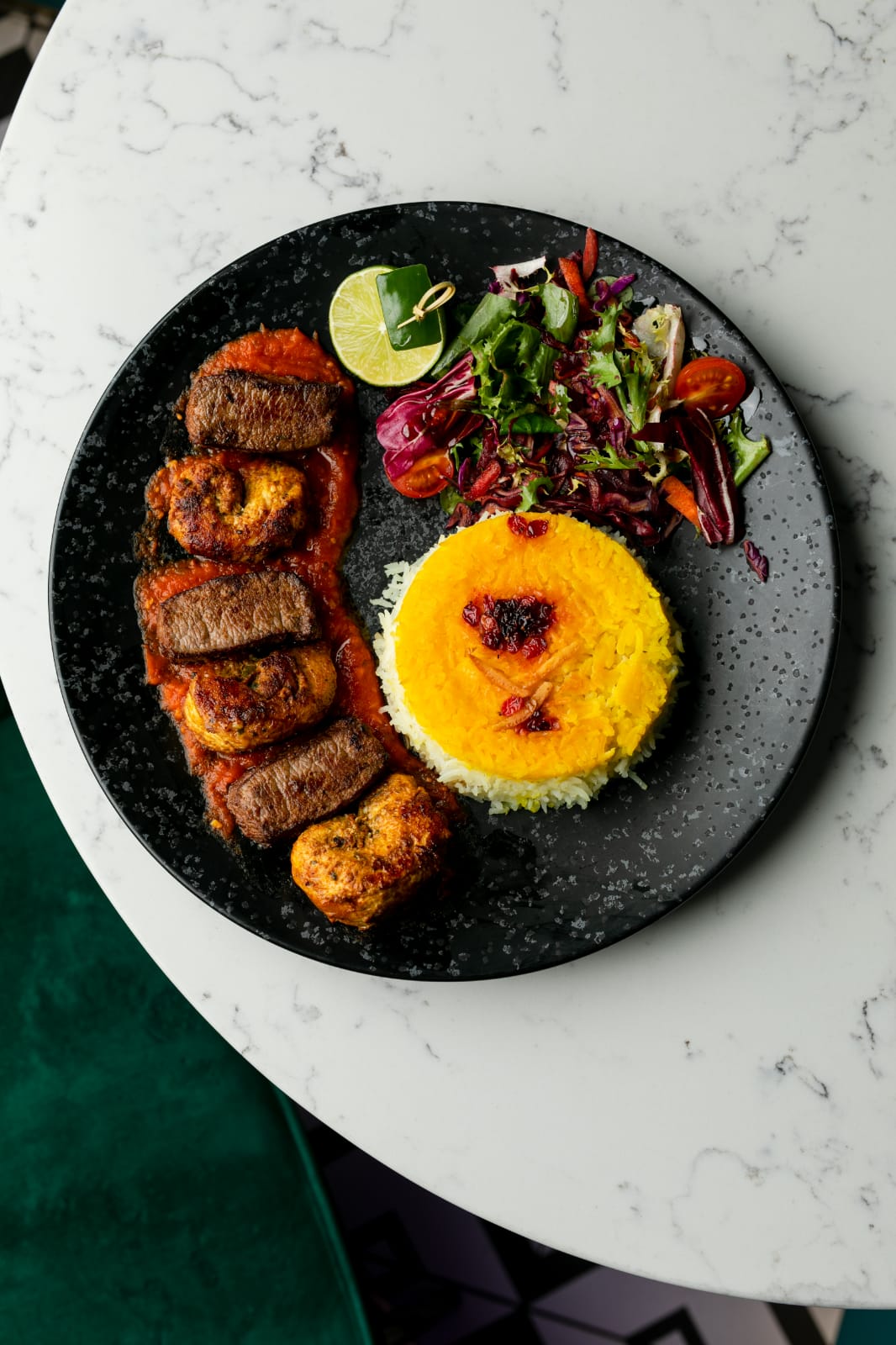 Sapores Restaurant and Lounge